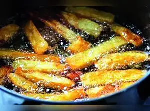 deep-fried snacks: Making, eating deep-fried snacks - The Economic Times