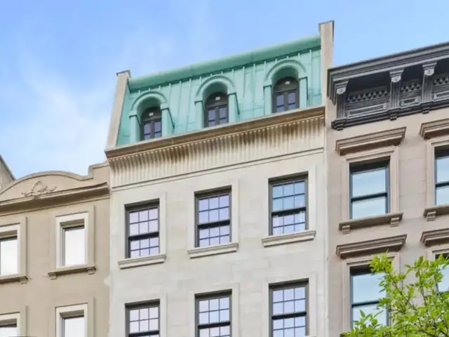 new york: Eight-foot-tall golden statue atop New York City courthouse ...