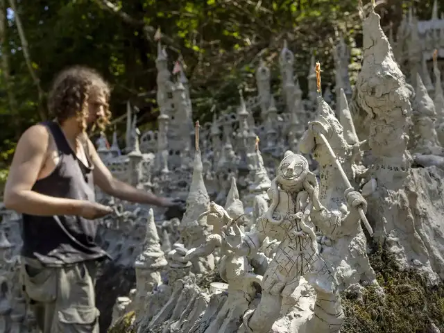 rachel mee: OnlyFans model Rachel Mee, 25, dies days before her son's ...