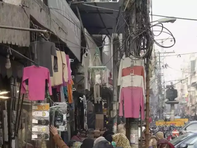 Pakistan Power Outage: Pakistan Electricity Outage: 220 million left in ...