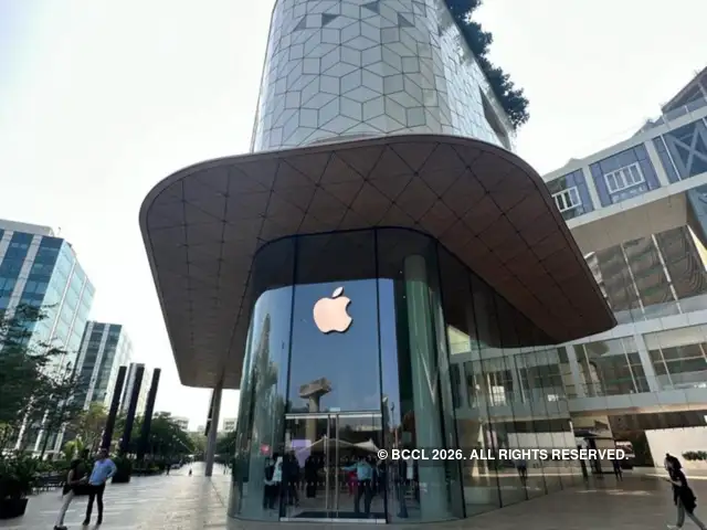 Apple's first India outlet opens in Mumbai - The Economic Times
