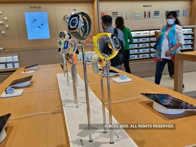 Apple's first India outlet opens in Mumbai - The Economic Times