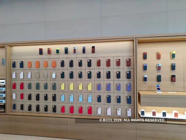 Apple's first India outlet opens in Mumbai - The Economic Times