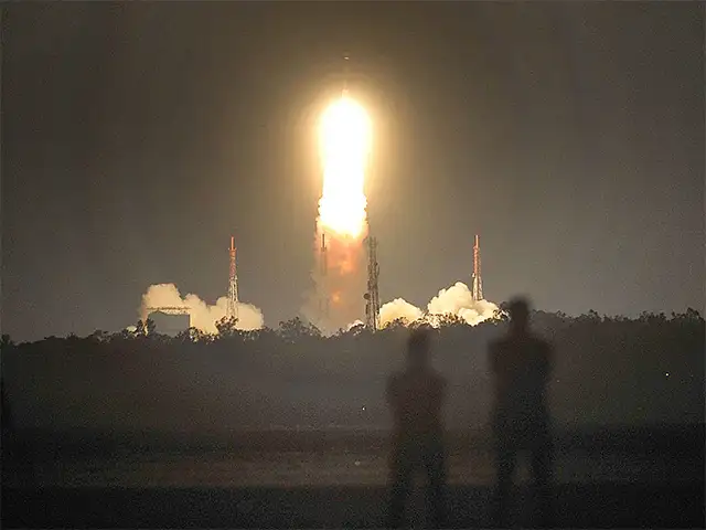 ISRO Launch PSLV: ISRO sends record 104 satellites in one go, becomes ...