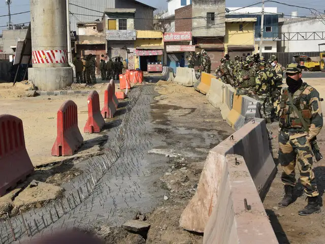 Build bridges, not walls: Rahul Gandhi to Centre on barricades at Delhi ...