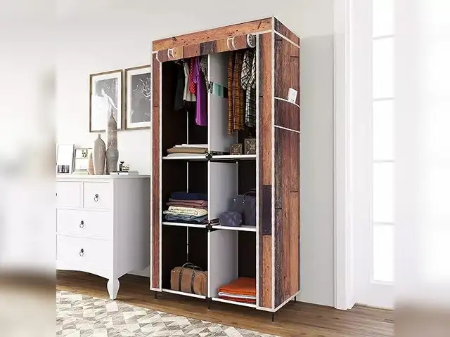 Collapsible cupboard store