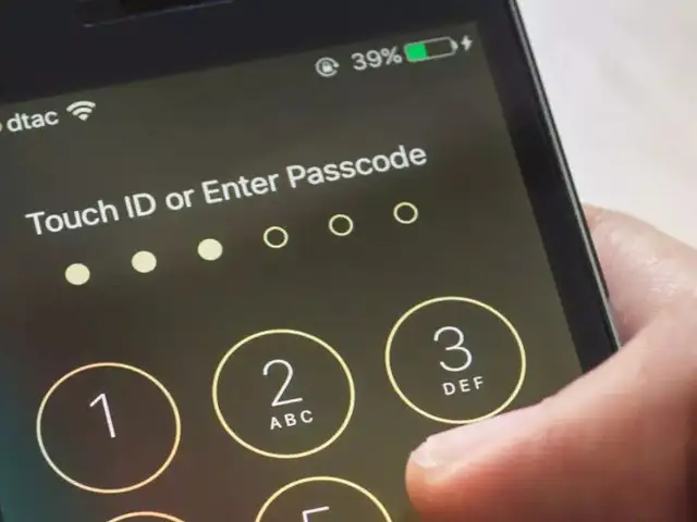 IPhone Update: iPhone will let you track cabs, live sports on Lock ...