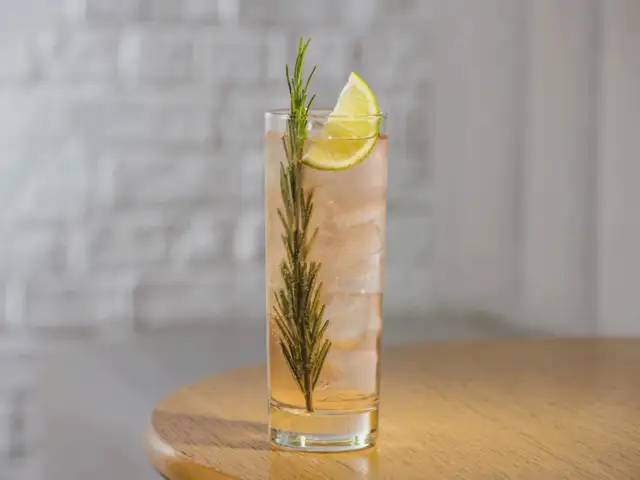 Get the weekend started early, try some easy-to-make whisky sour cocktails at home - The ...