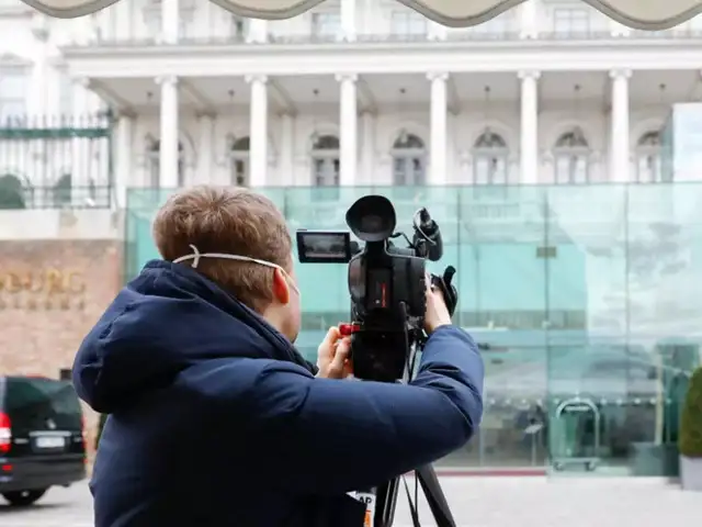 Mahsa Amini: Iran witnesses widespread outrage, women burn hijabs to ...