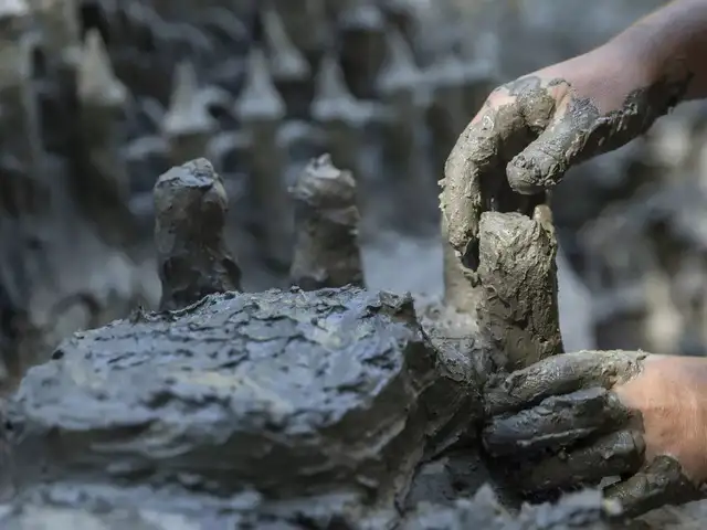 rachel mee: OnlyFans model Rachel Mee, 25, dies days before her son's ...