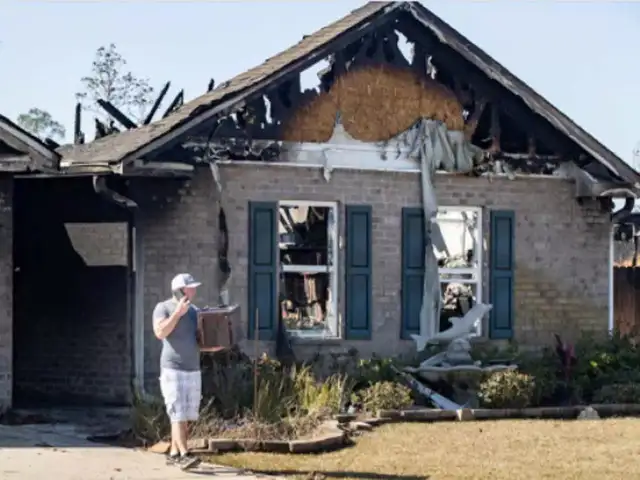 Alligator Florida Highway: Bizarre! Giant Alligator tied to SUV on I-95 ...