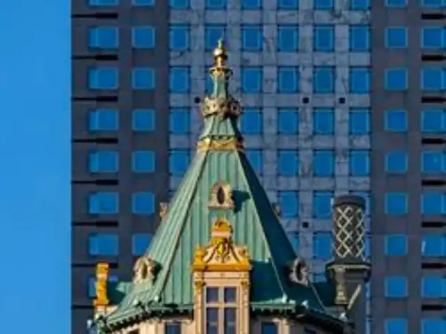 new york: Eight-foot-tall golden statue atop New York City courthouse ...