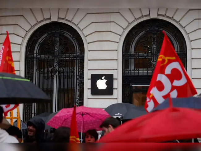 apple: Apple workers in France stage strike over work conditions on ...