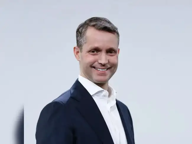 Nokia picks Intel's AI and data centre leader Justin Hotard as new CEO ...