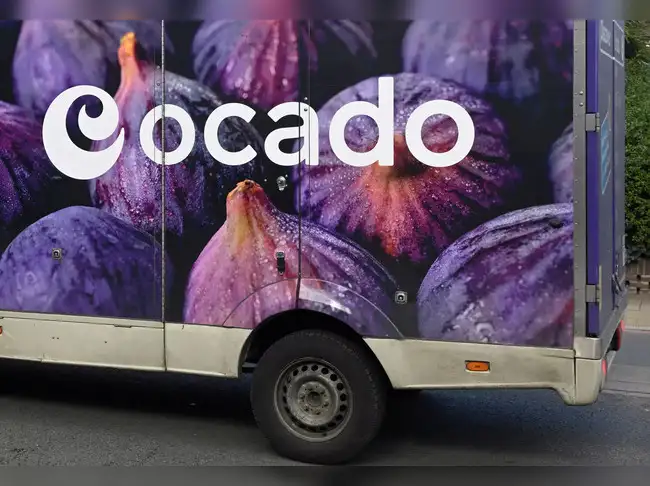 ocado robotic warehouse: British online supermarket chain Ocado ...