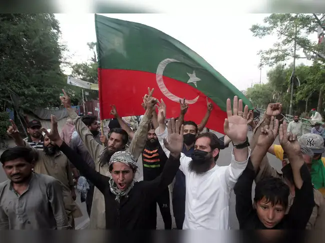 pakistan social media blackout: Pakistan protests: Social media ...