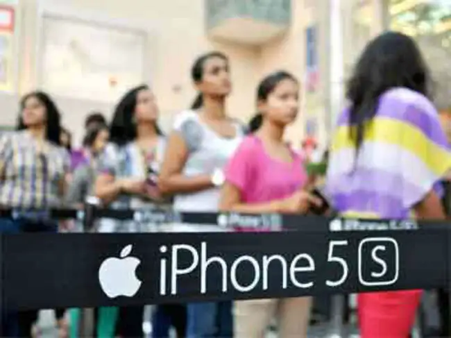 Apple eyes Rs 1,000 crore from iPhone 5S sales in India in Q3 - The ...