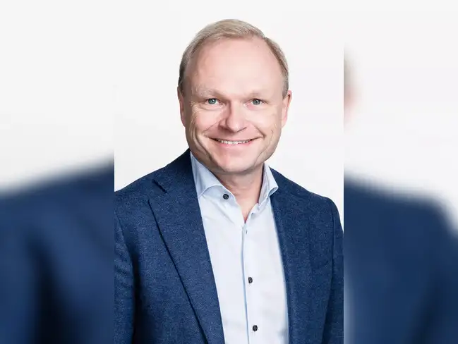 Nokia: Nokia CEO makes world's first 'immersive' phone call - The ...