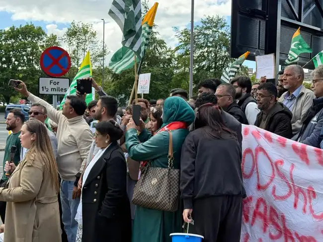 British Kashmiris rally in London against Pakistan's crackdown in PoJK ...