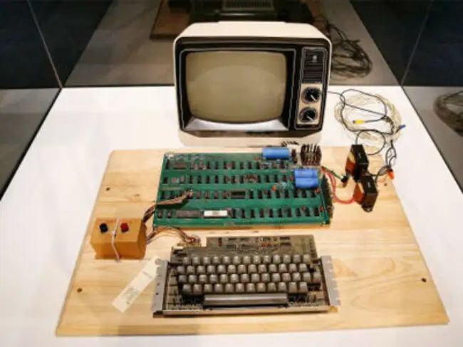 First Apple computer fetches $387,000 at auction - The Economic Times