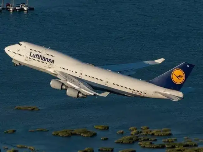 Lufthansa suspends UAE flights through March 4, shuns airspace amid ...