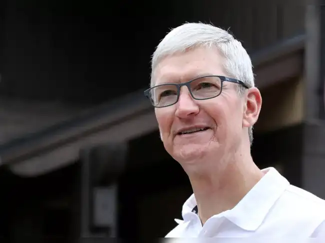 tim cook pay cut: Apple CEO Tim Cook takes 40% pay cut after ...