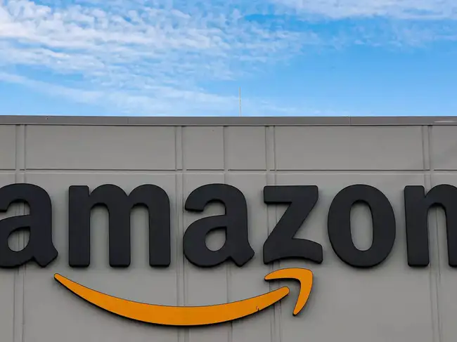 Amazon: Amazon boosts warehouse worker pay by at least $1.50 an hour ...