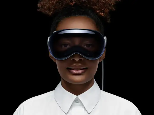 apple vision pro injury risks: Apple says using Vision Pro with some ...