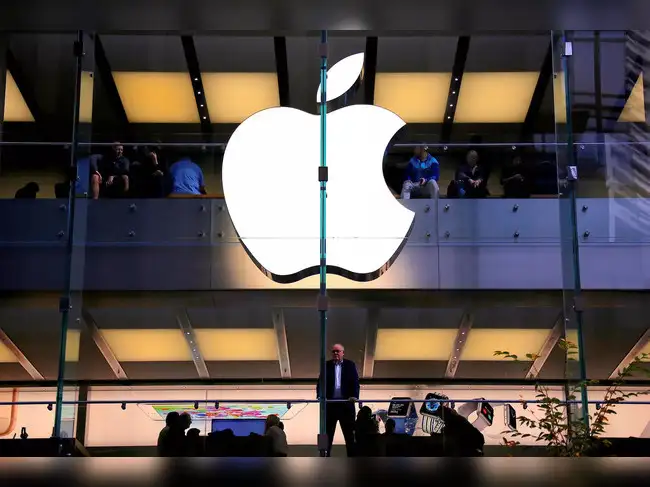 apple: Apple workers in Australia go on Christmas strike demanding ...